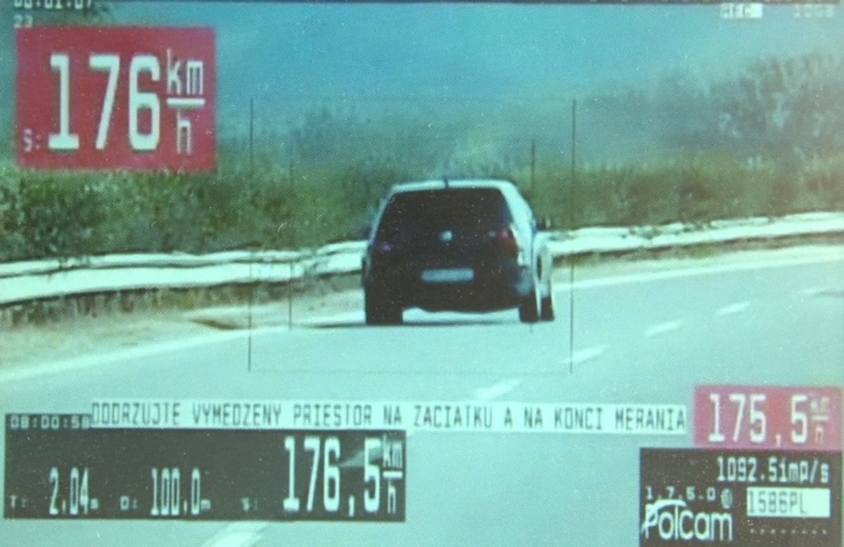 Opitý šofér šiel po diaľnici takmer stoosemdesiatkou - SME | MY Trenčín Opitý šofér šiel po diaľnici takmer stoosemdesiatkou - SME | MY Trenčín